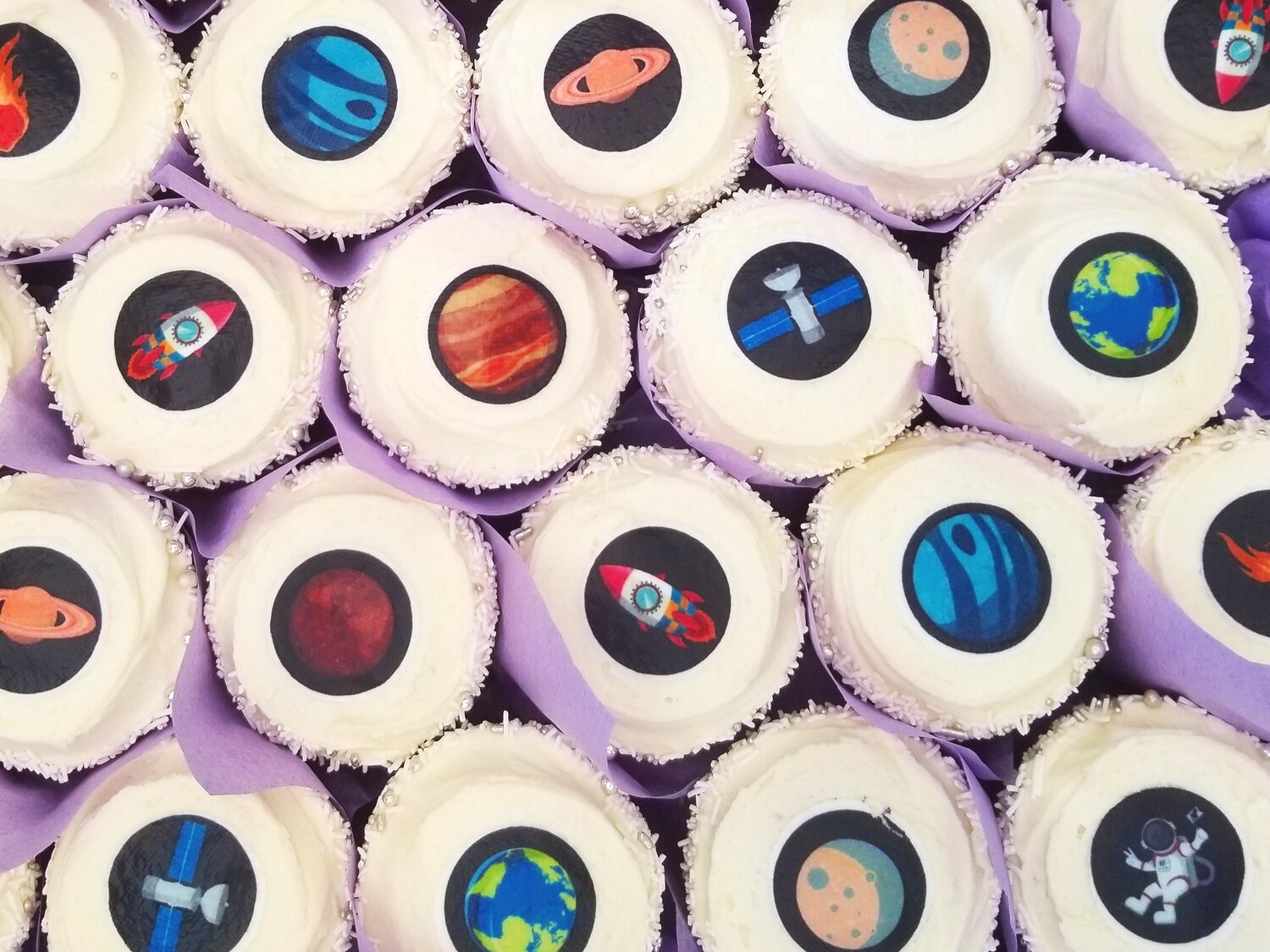 Lost in Space Cupcakes – My Little Cupcake